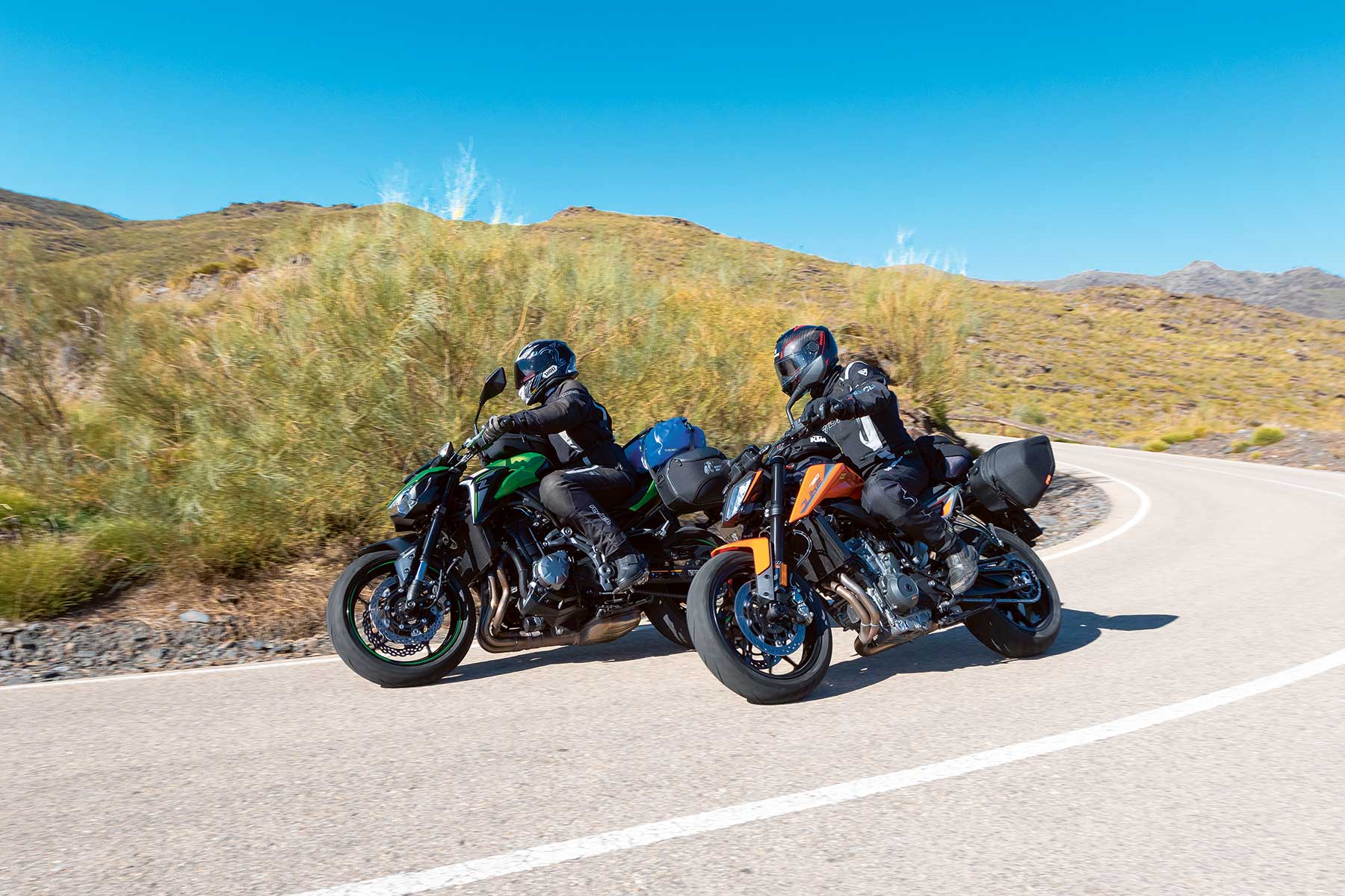 Toertest: Kawasaki Z900 vs KTM 790 Duke