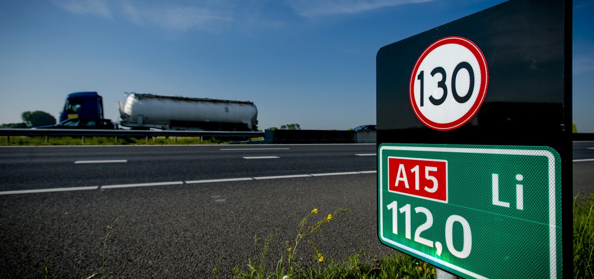 Meer snelwegen naar 130 km/u - Motor.NL