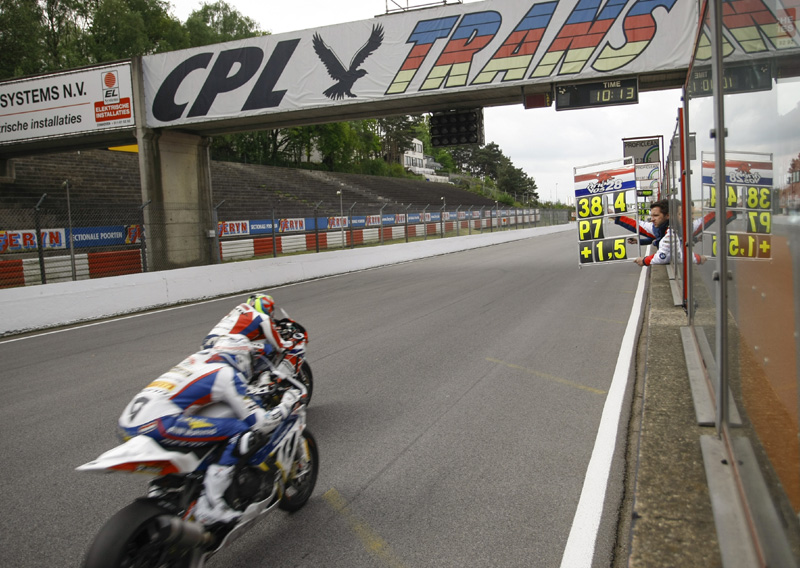 Wie vloert Arie Vos?