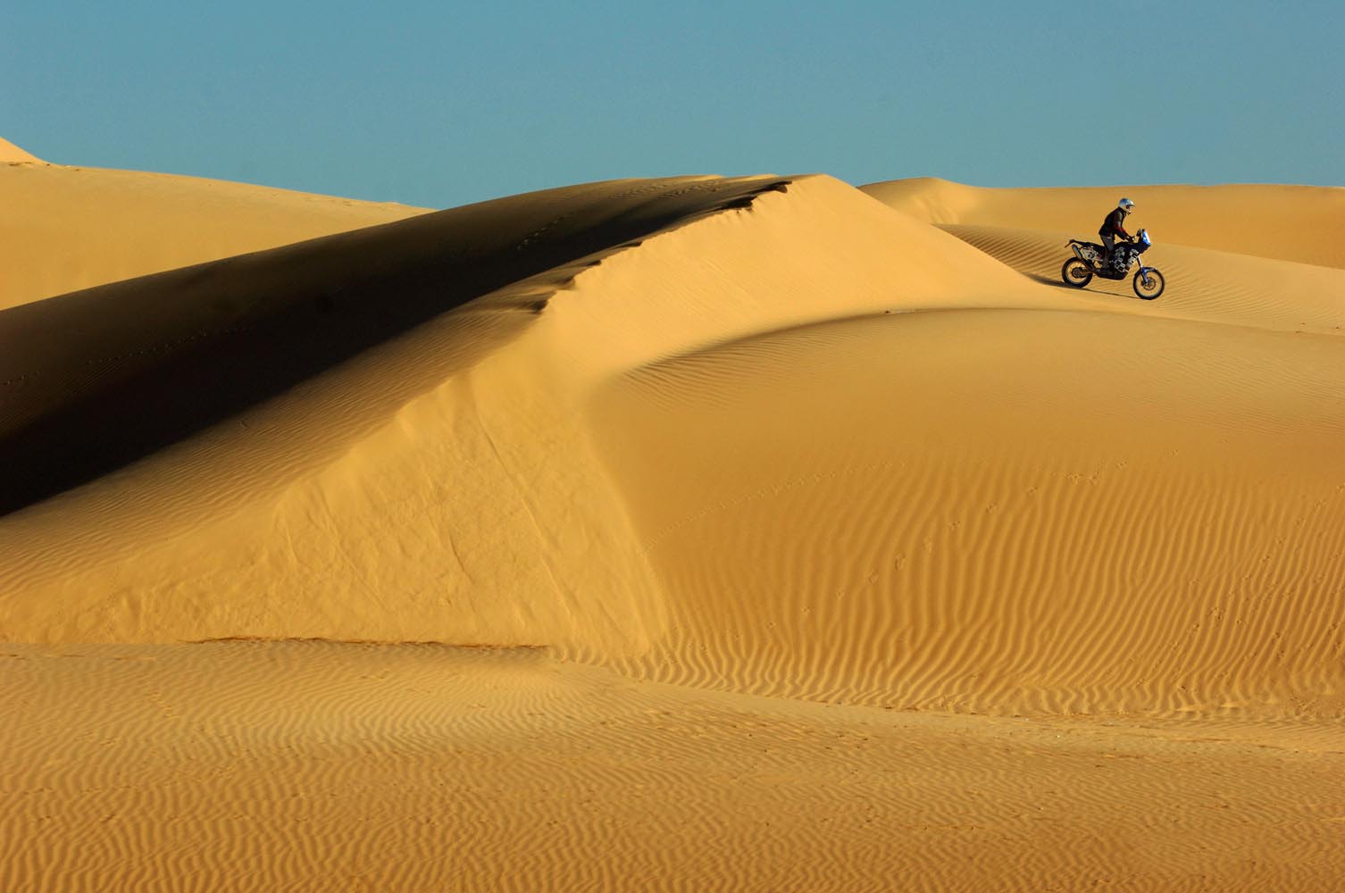 Algeraid: on road door Algerije
