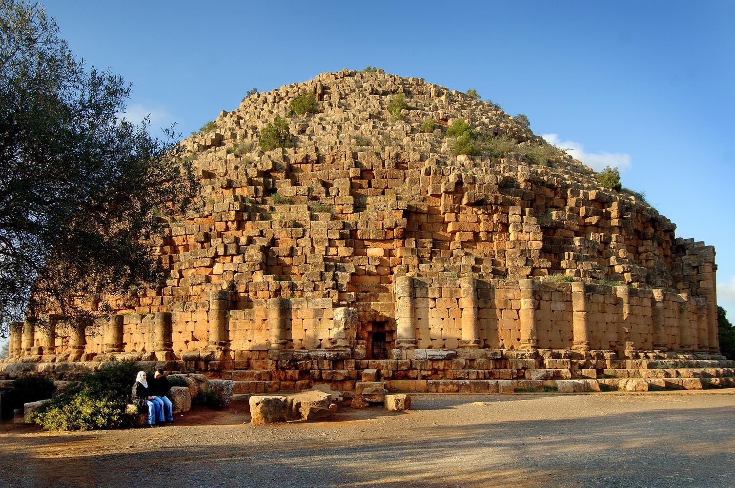 Algeraid: on road door Algerije