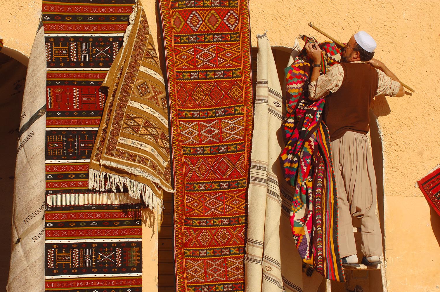 Algeraid: on road door Algerije