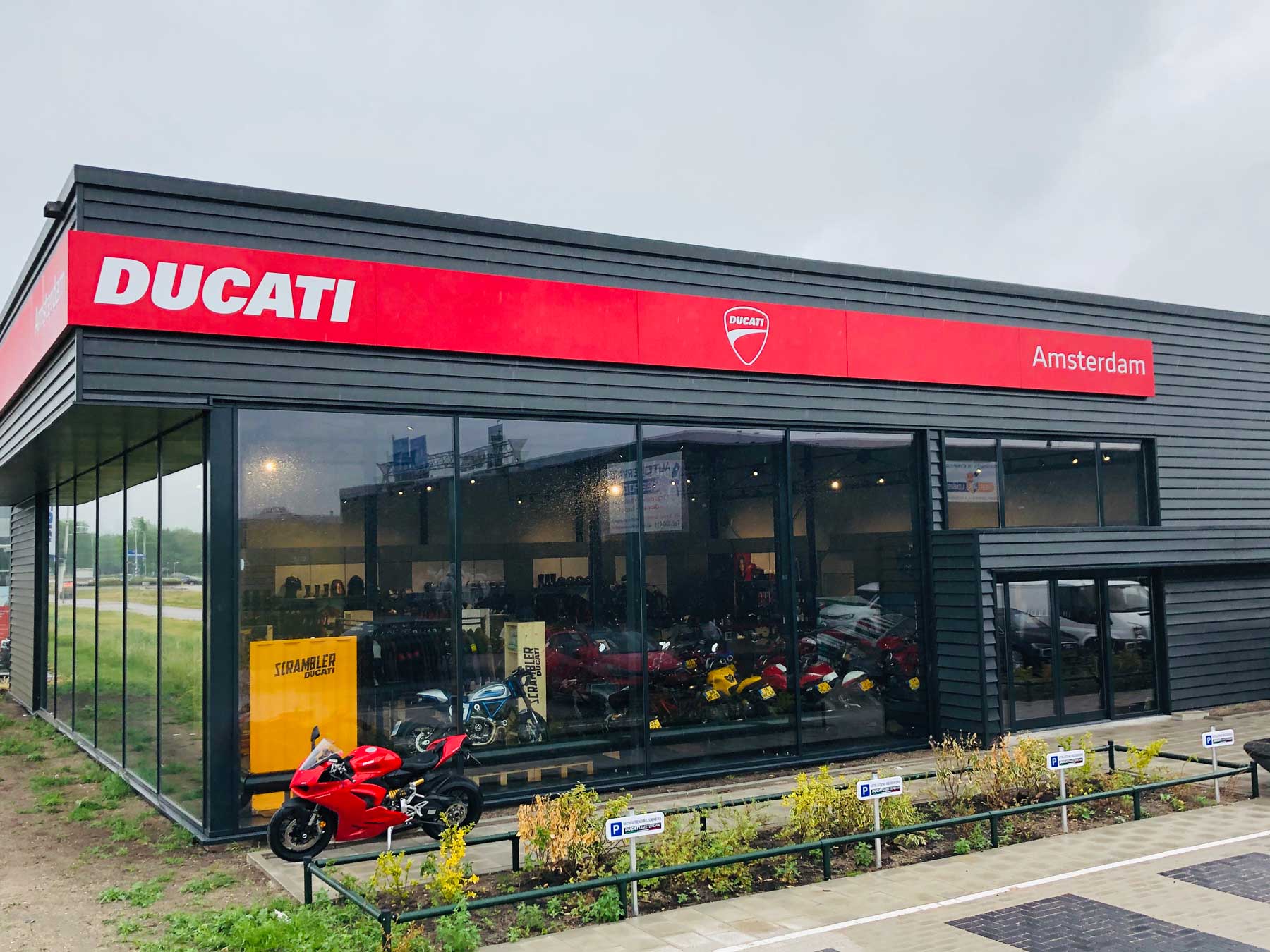 Nieuwe showroom Ducati Amsterdam geopend