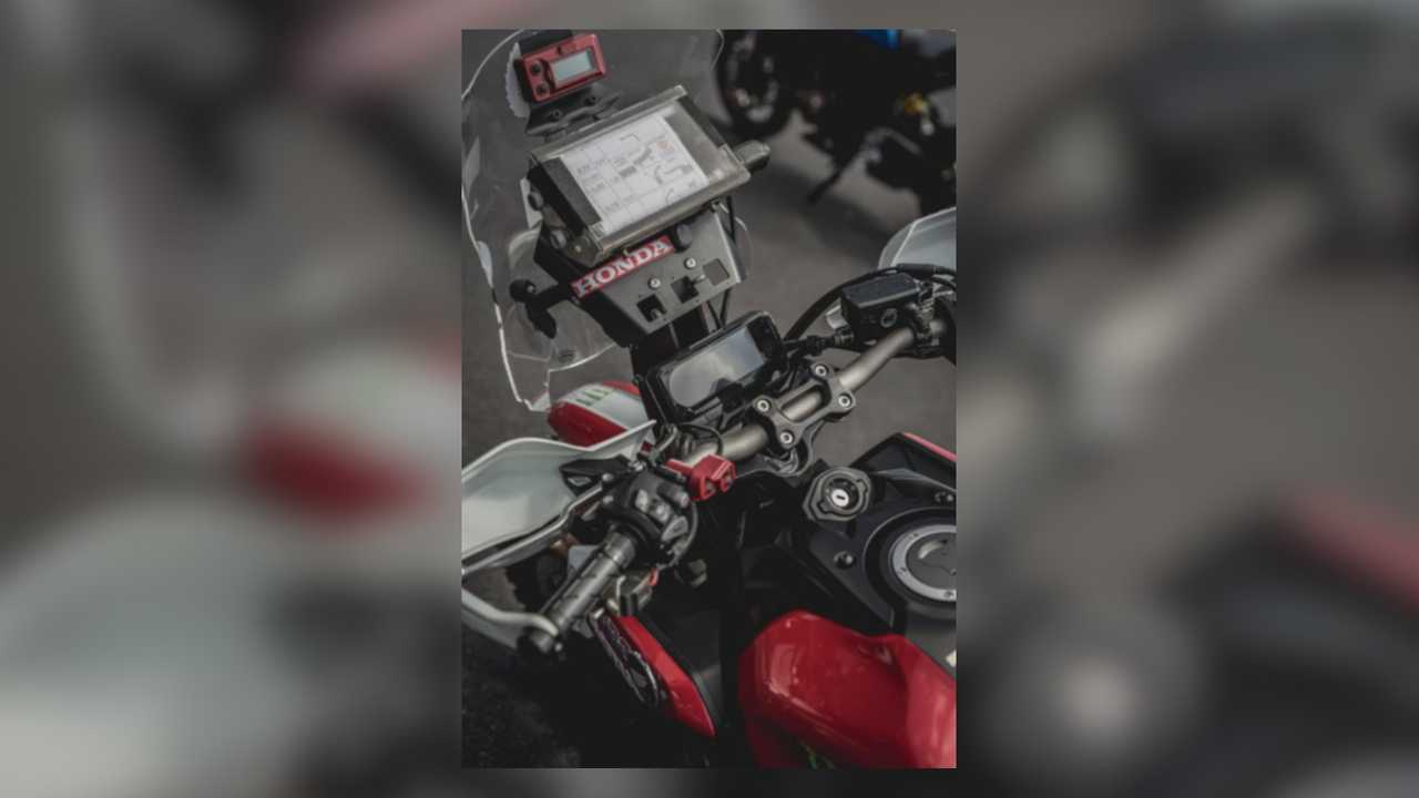 Honda CB650R Rally CUSTOM geïnspireerd op HRC Dakar racers