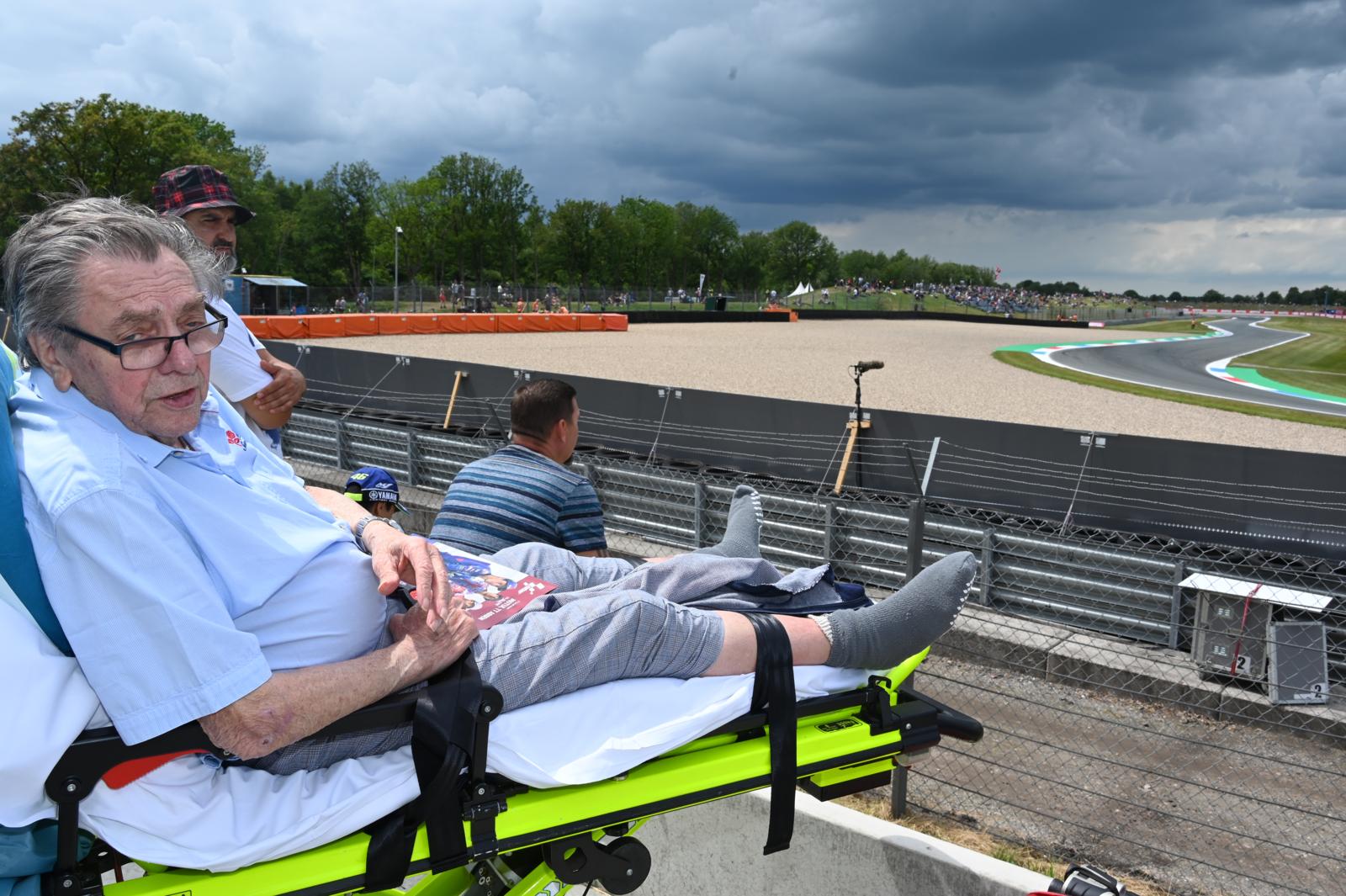 Dankzij Stichting Ambulance Wens kon Bart Boot voor de 64e keer bij de ...