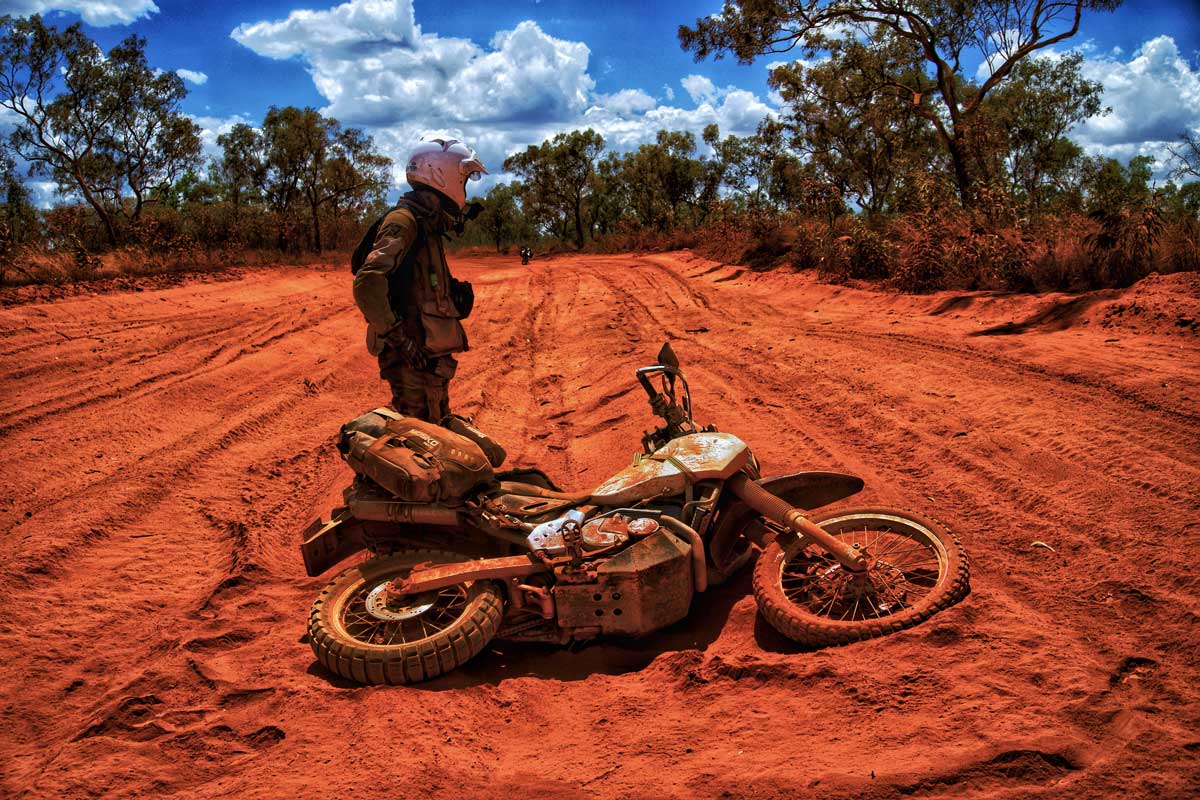 Motorrijden in extreme hitte; ervaringen van een Australische Outback ...