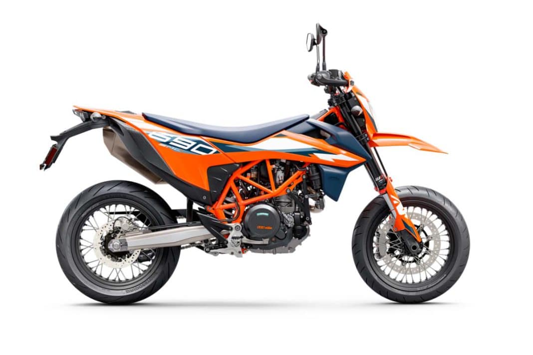 Kleine updates voor 2023 KTM 690 SMC R en 2023 690 Enduro R