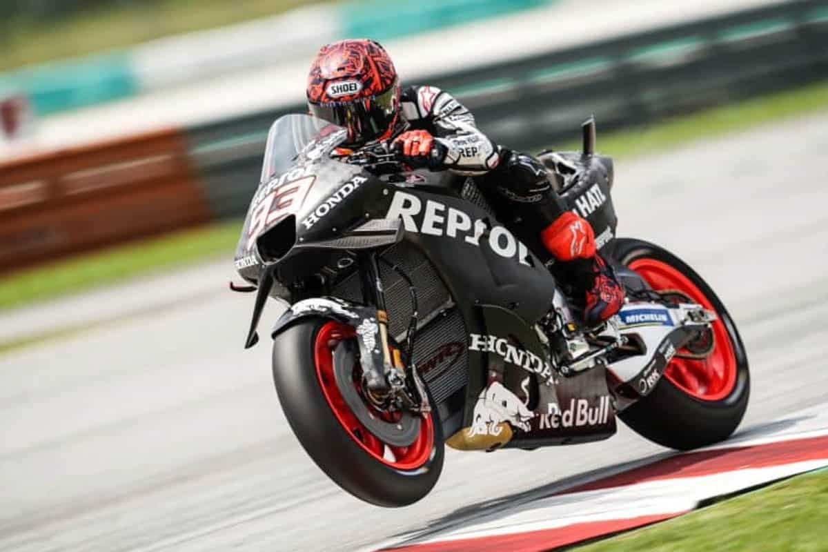 Binnenkort beeldschermen op de motoren en racepakken in de MotoGP?
