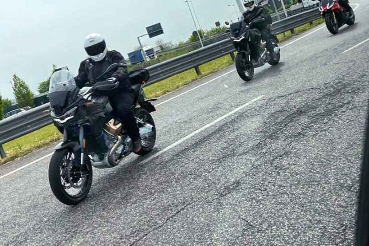 Prototype Moto Guzzi V100 Stelvio gespot