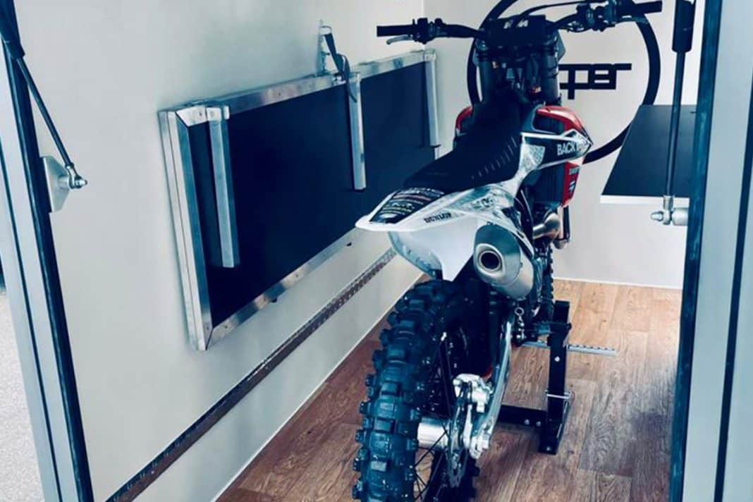 Reis, kampeer en vervoer je motor met stijl: maak kennis met Der Hopper