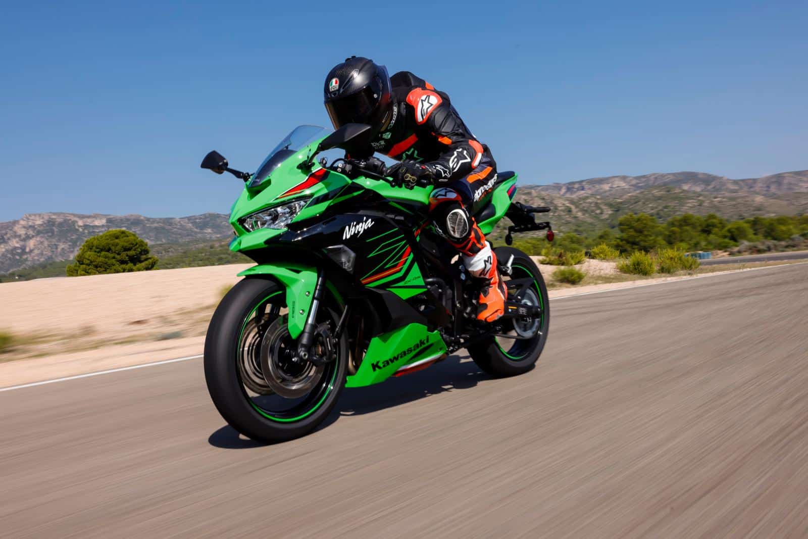 Test 2024 Kawasaki Ninja ZX-4RR: krijsen met dat kreng!