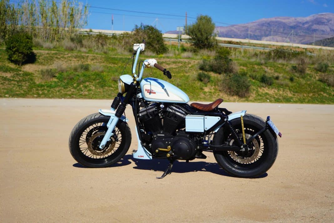 Babyblue Bobber: Lord Drake Kustoms transformeert 883 Sportster