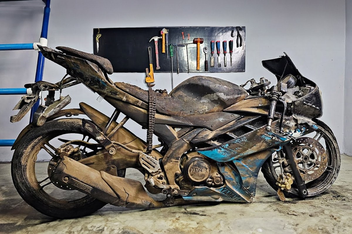 Zien: Yamaha R15 gaat van onherkenbaar wrak naar showroommodel