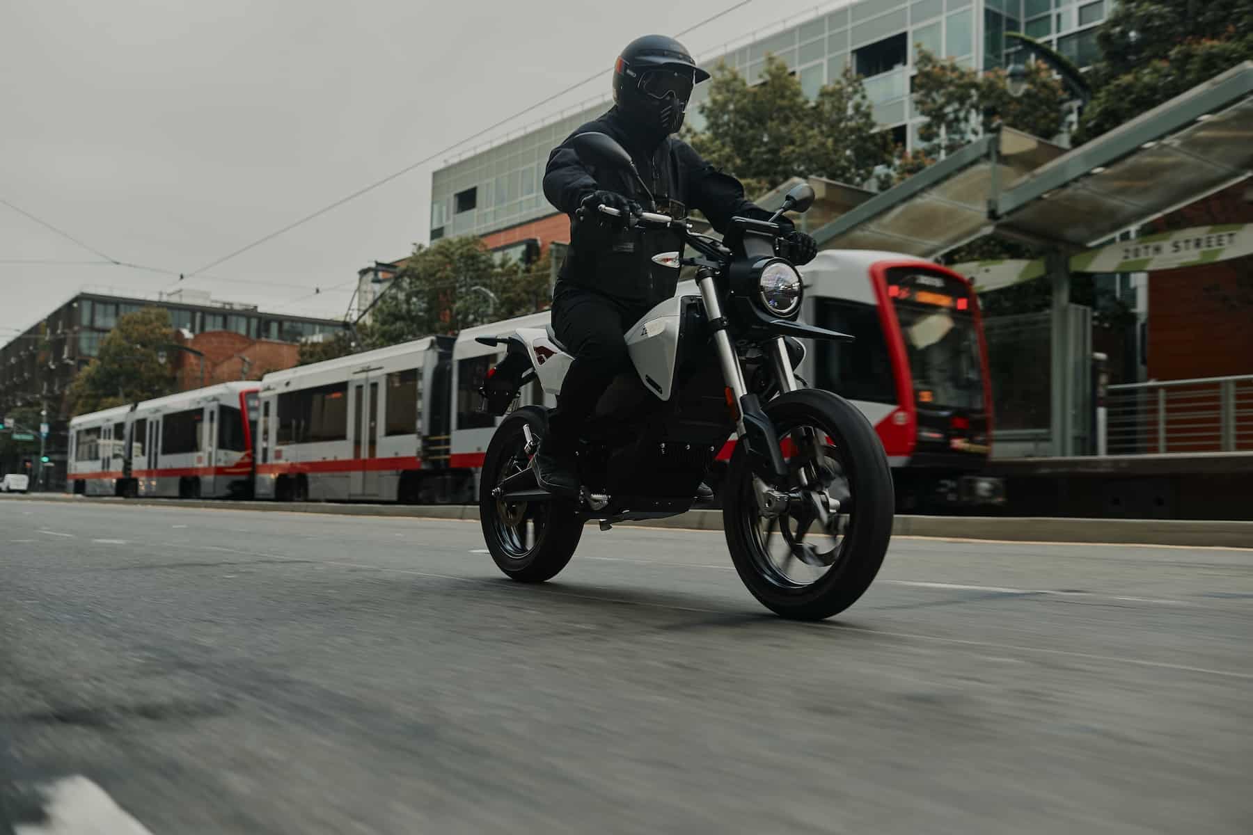 Voor elk rijbewijs een elektrische Zero: a licence to ride