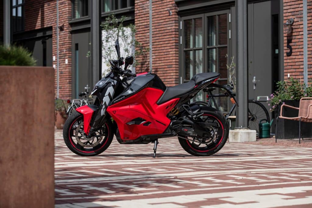 Test 2025 Ultraviolette F77 Mach 2/Ultraviolette F77 Super Street ...