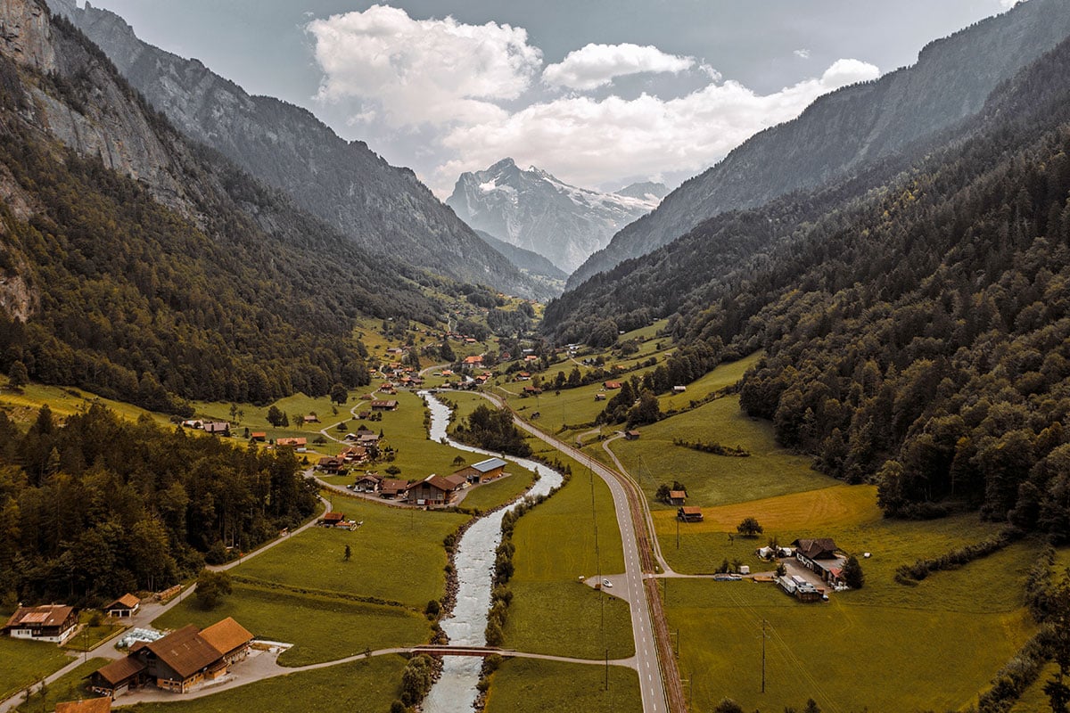 Motorrijden in Zwitserland: Wat je moet weten