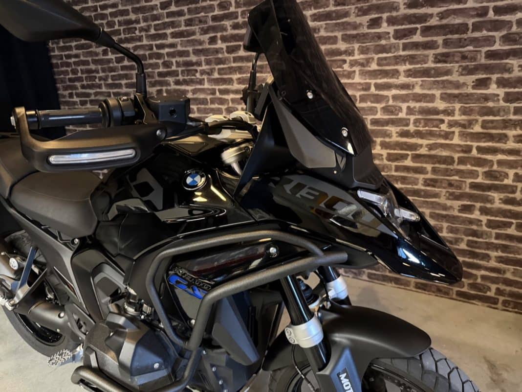 Van Road naar Offroad met RIDERS: Stap 1 - Het wrappen van Nicks GS