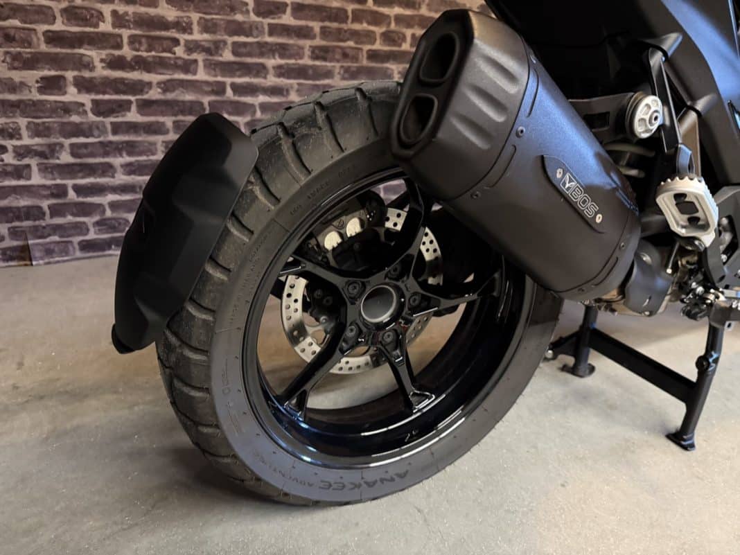Van Road naar Offroad met RIDERS: Stap 1 - Het wrappen van Nicks GS