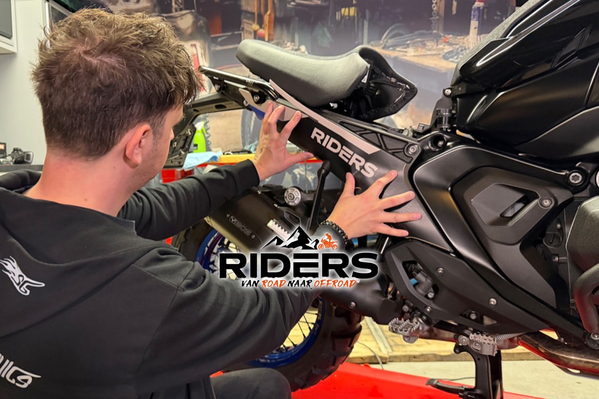 Van Road naar Offroad met RIDERS: Stap 1 - Het wrappen van Nicks GS